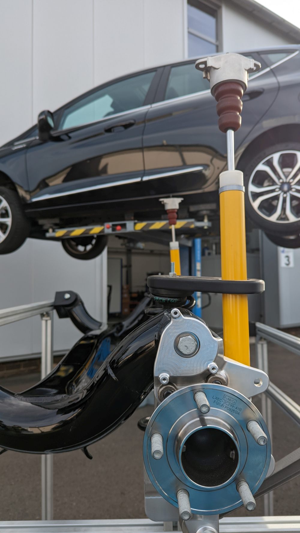 Neue Achse schafft mehr Reichweite für E-Autos – Fakultät IV