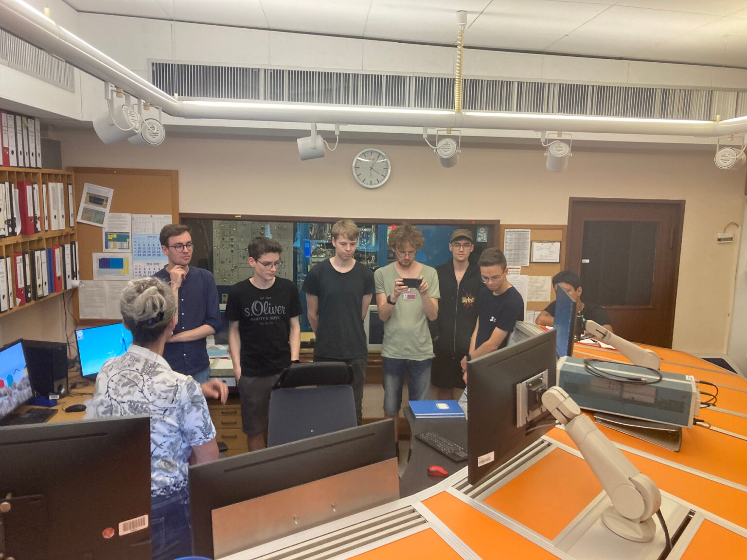 Exkursion der Beschleunigerphysik I ans Helmholtz-Zentrum Berlin ...